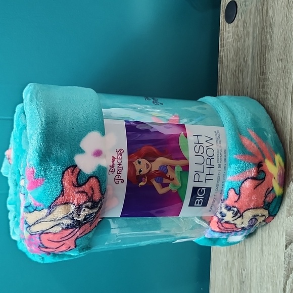 Disney | Bedding | Disneys The Little Mermaid Ariel Throw Blanket ...